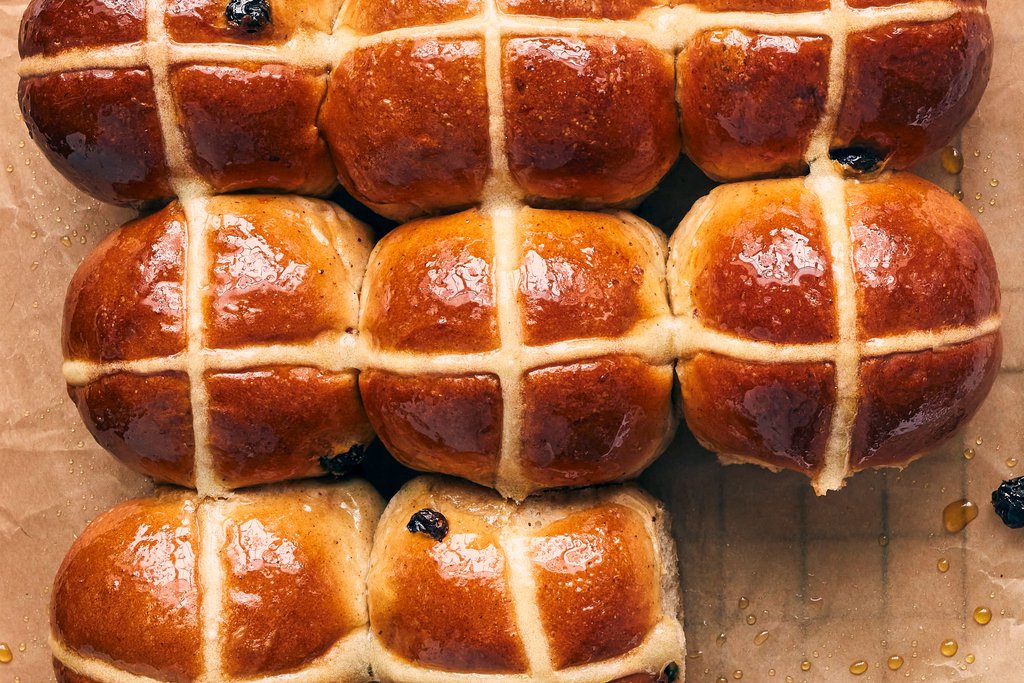 Hot cross buns recipe - Waitrose UAE & Partners